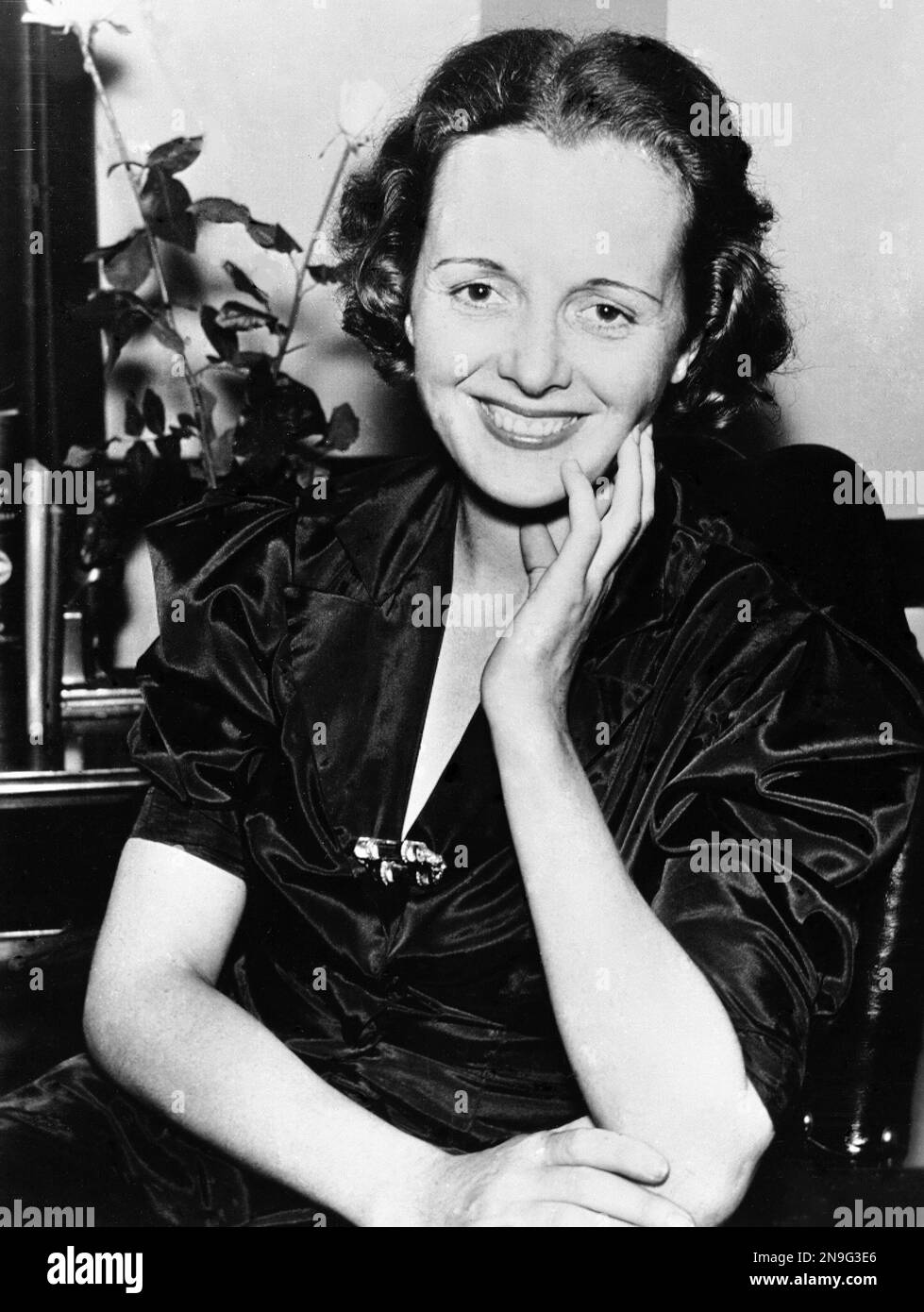 American actress Mary Astor in a happy mood at her home in Toluca ...