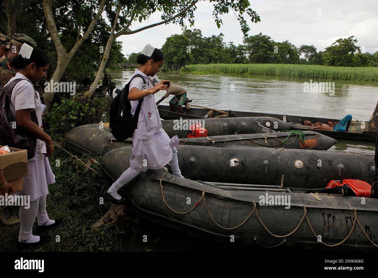 Indian paramedics prepare to board an Indian army raft during relief ...