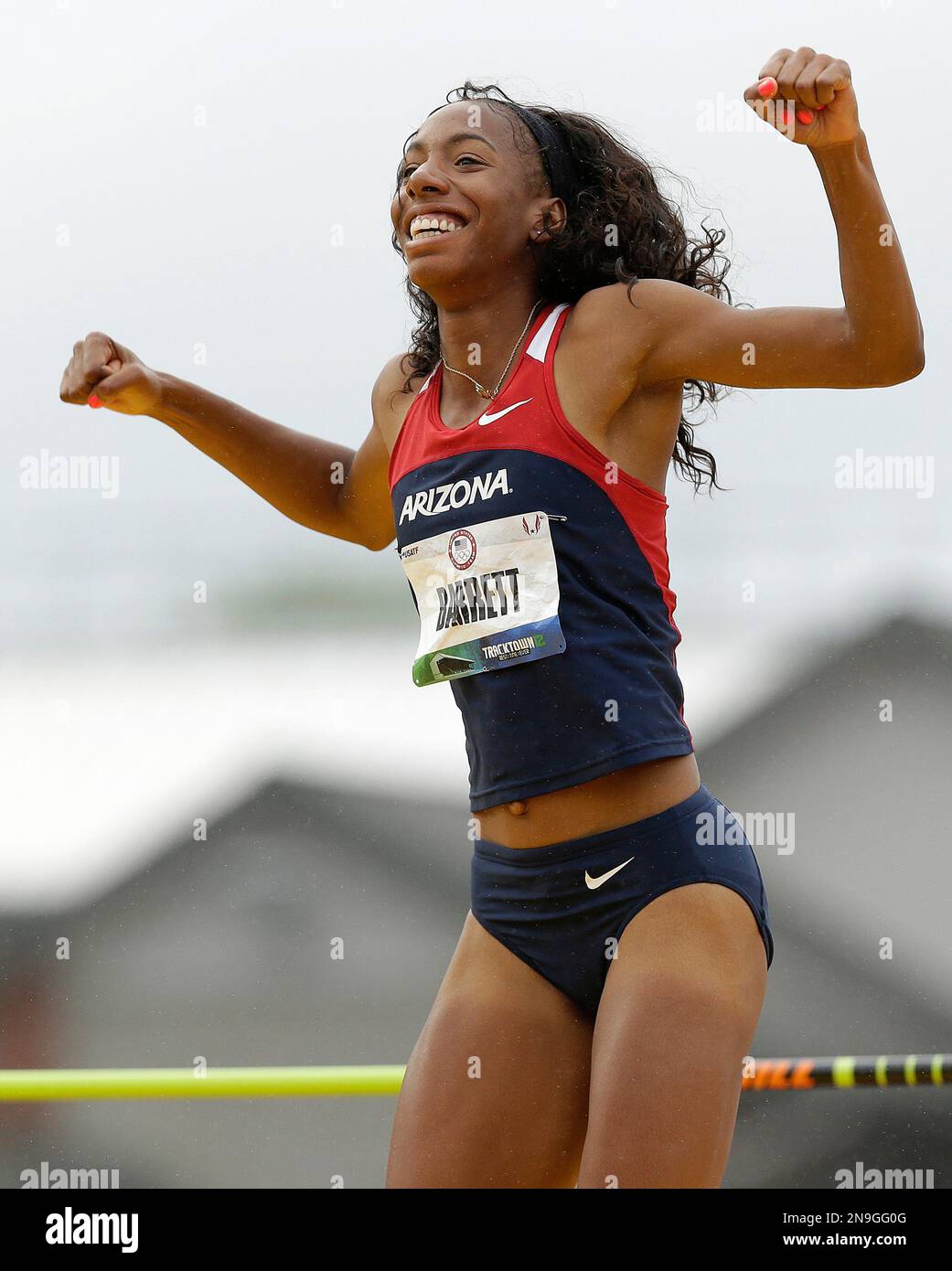 Brigetta Barrett reacts after making her height in the women's high ...