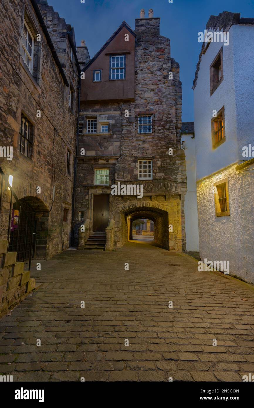 Historic Sugarhouse Close off the Royal Mile, Edinburgh Stock Photo - Alamy