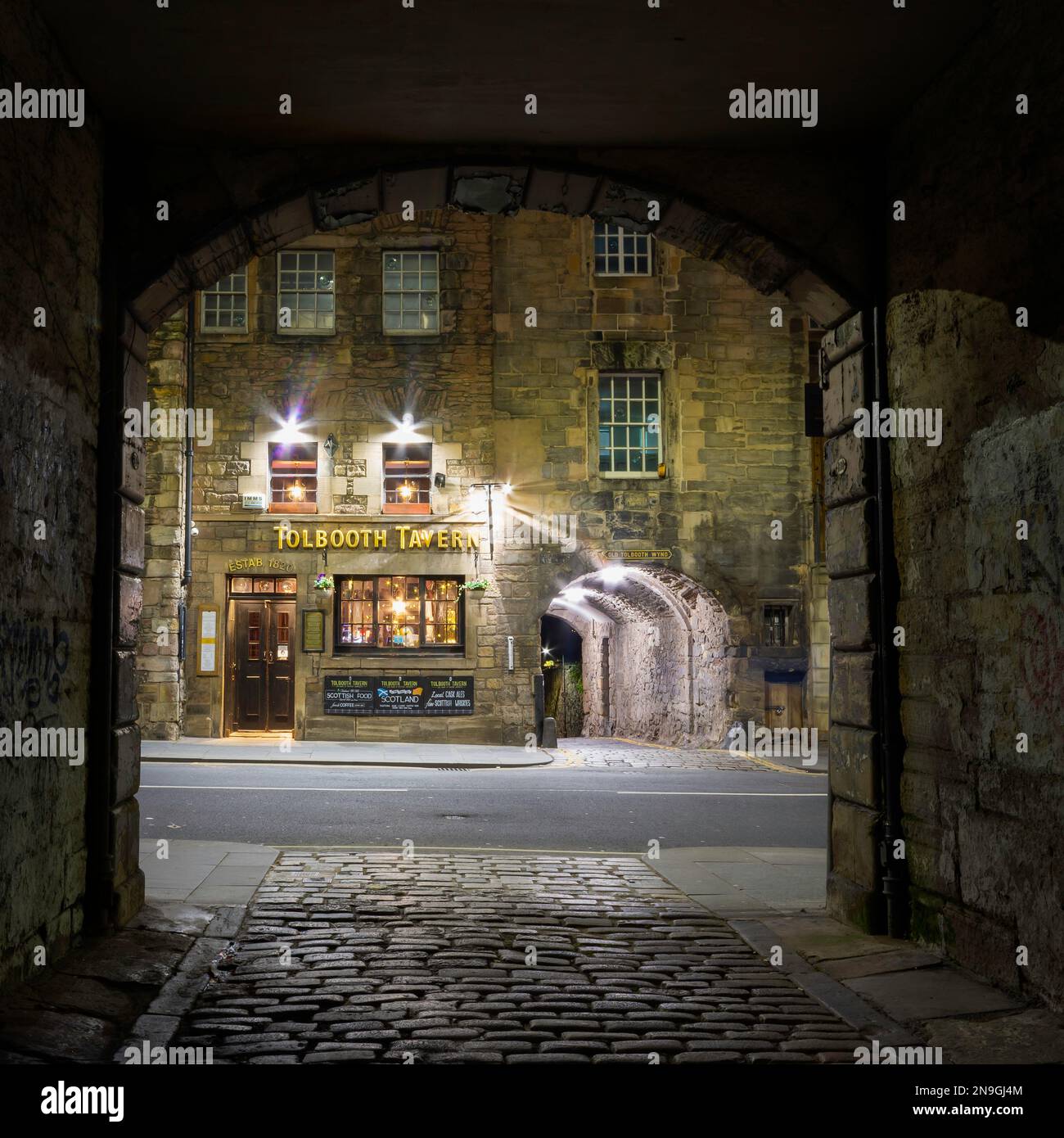 Tolbooth Tavern from Sugarhouse Close, Edinburgh Stock Photo - Alamy