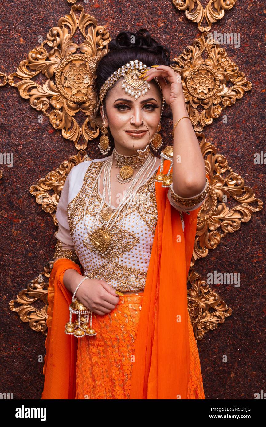 Young pretty student teenage indian hi-res stock photography and images ...