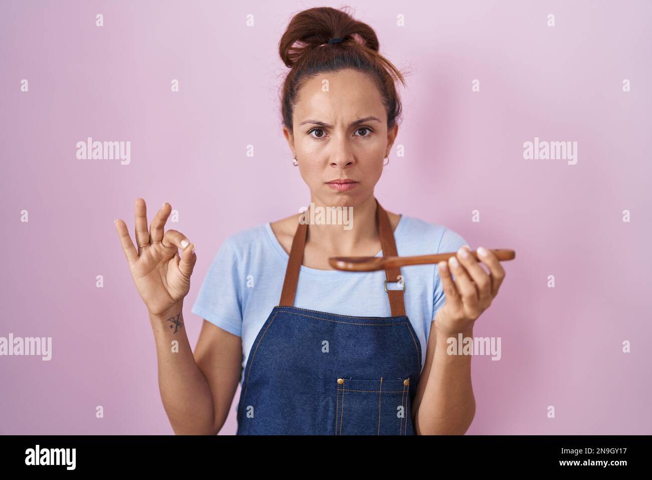 Woman head frown apron hi-res stock photography and images - Alamy