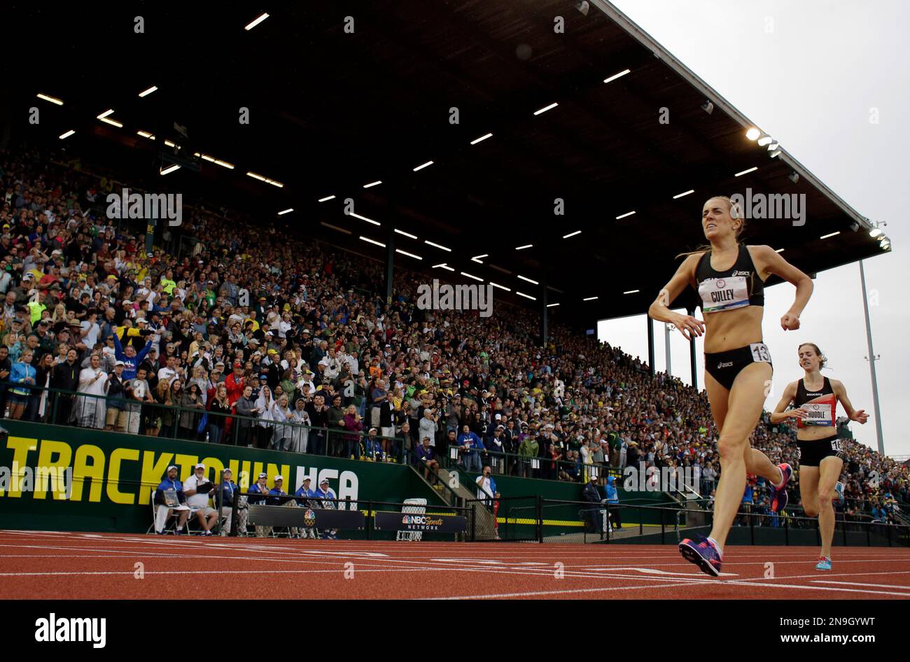 Julie Culley and Molly Huddle race to the finish line during the women ...