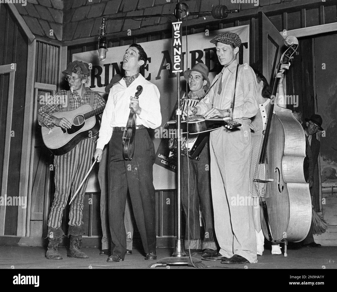 ADVANCED FOR MONDAY JULY 2 AND THEREAFTER - FILE - This Nov. 1943 file ...