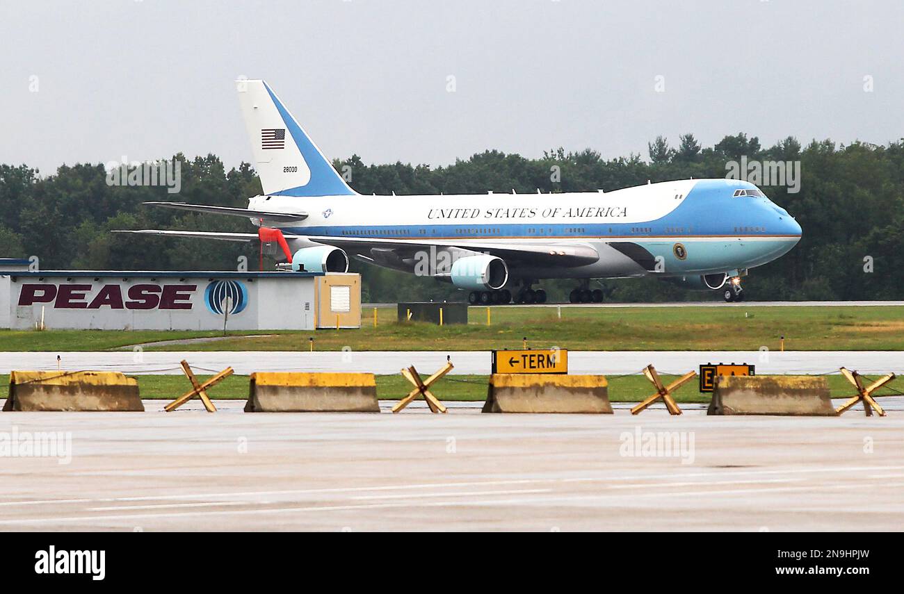 Air Force One lands at Pease Air National Guard Base in Portsmouth, NH ...
