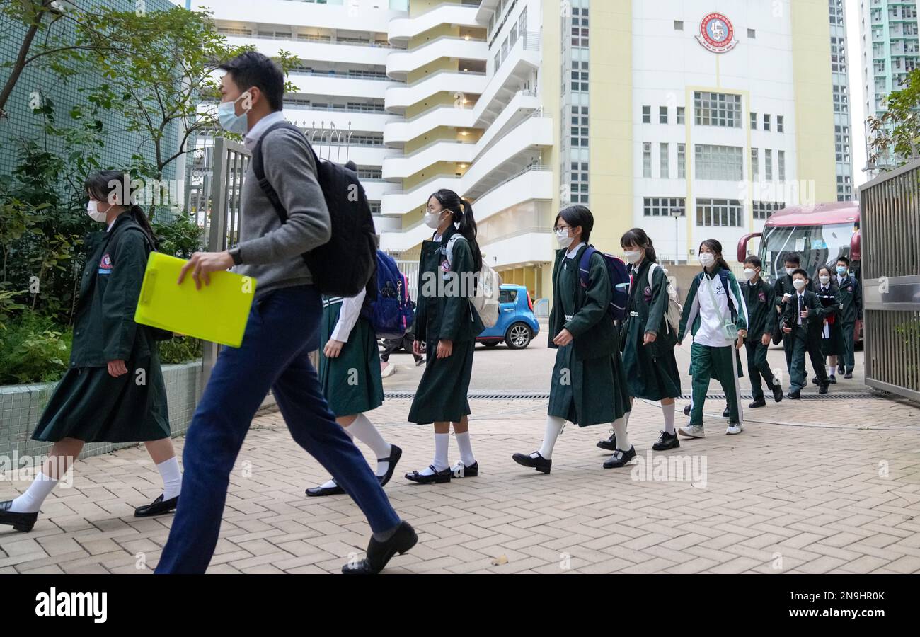 Cross-border students return to Shun Tak Fraternal Association Yung Yau College in Tin Shui Wai ...