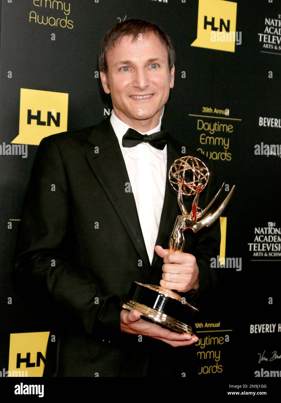 Michael Gelman poses backstage with the talk show - entertainment award ...