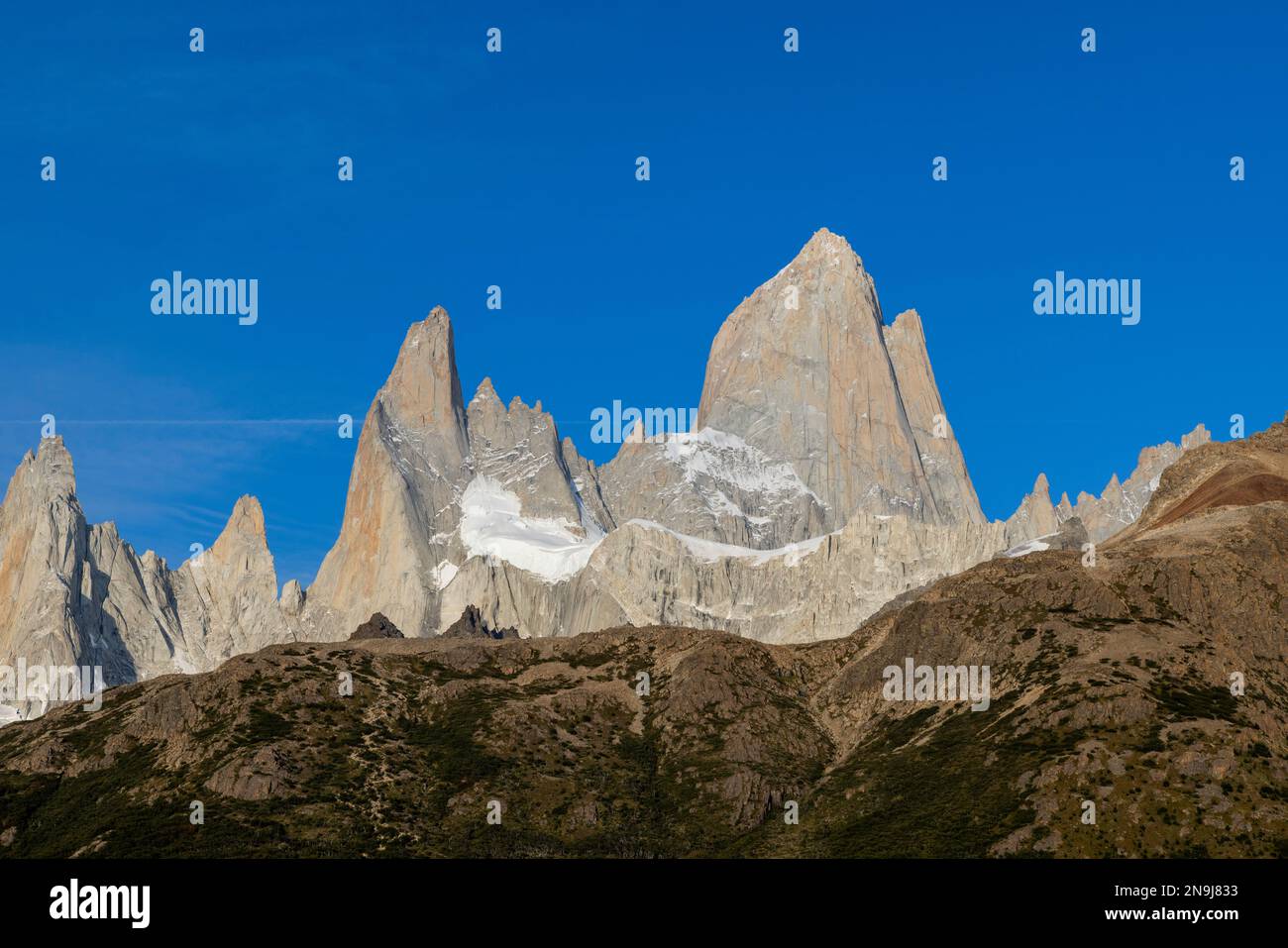 Picturesque mountain scenery while hiking to Laguna de los Tres and ...
