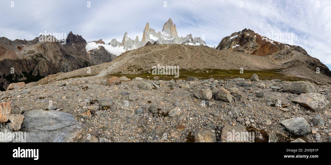 Picturesque mountain scenery while hiking to Laguna de los Tres and ...