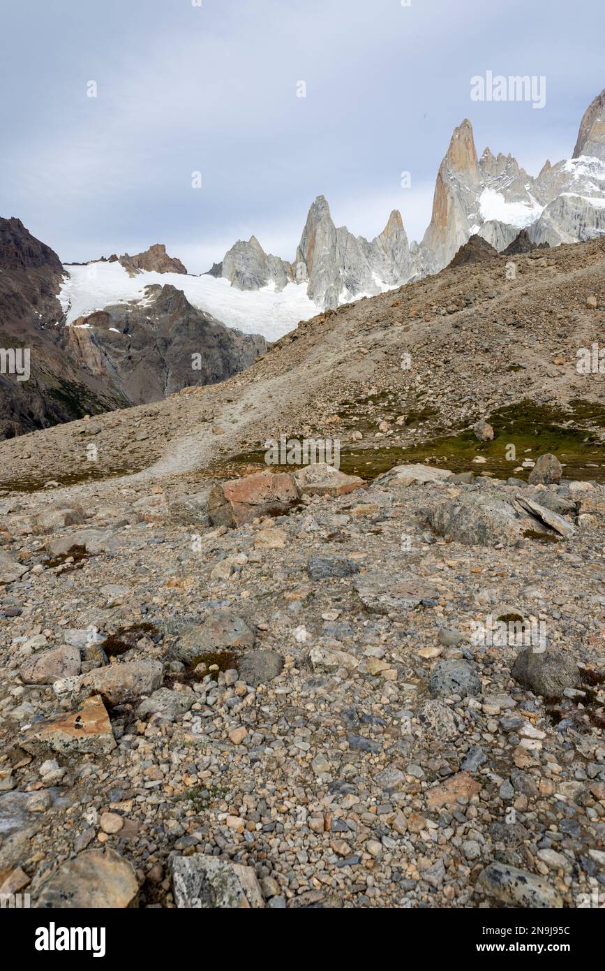 Picturesque mountain scenery while hiking to Laguna de los Tres and ...