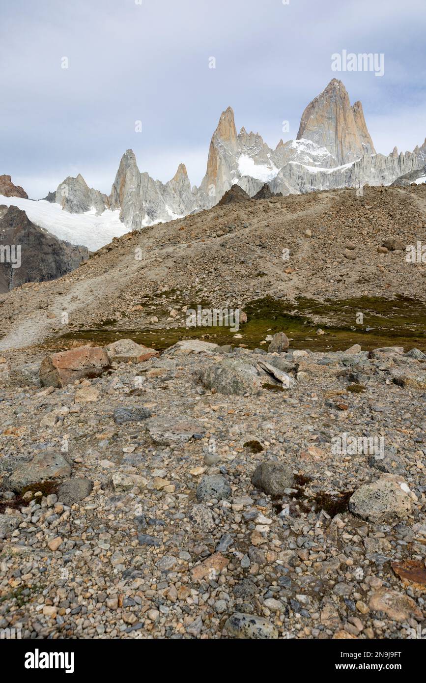 Picturesque mountain scenery while hiking to Laguna de los Tres and ...