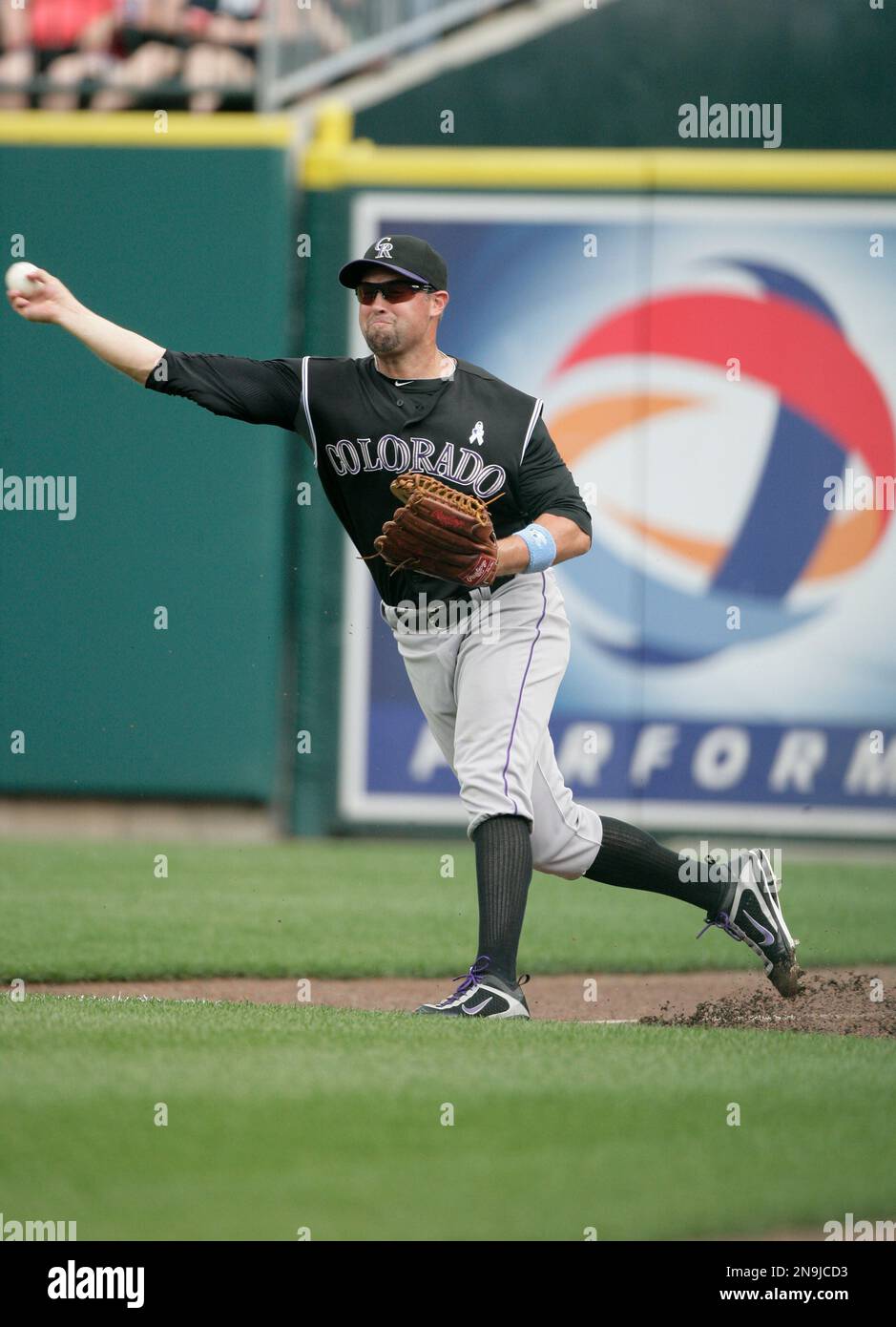 Colorado Rockies right fielder Michael Cuddyer tries to throw out ...