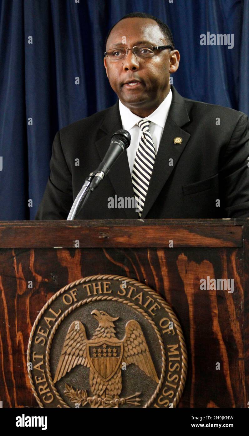 Mississippi Corrections Commissioner Chris Epps announces the time of ...