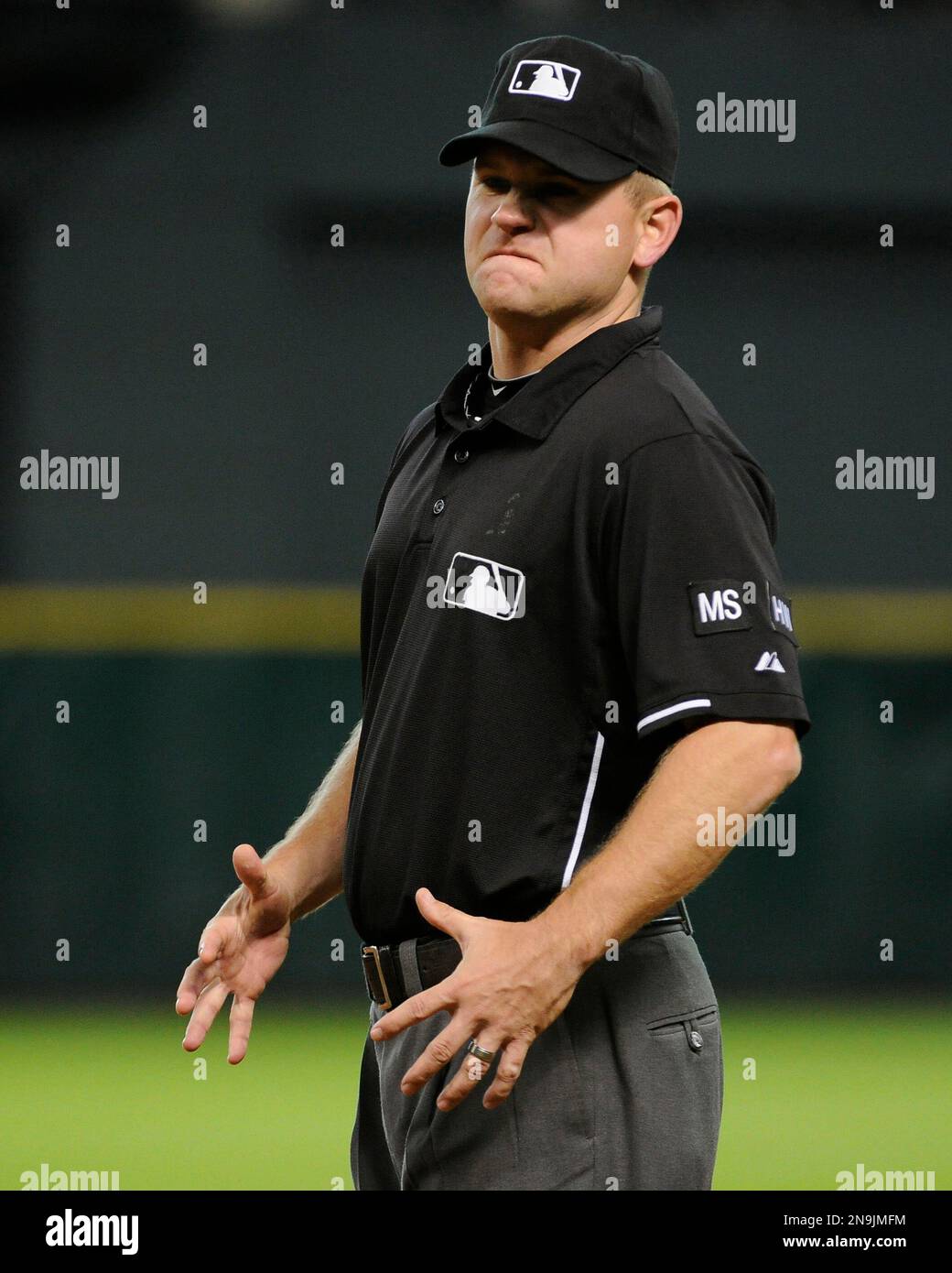Baseball umpire Mike Muchlinski in Houston Astros game against the ...