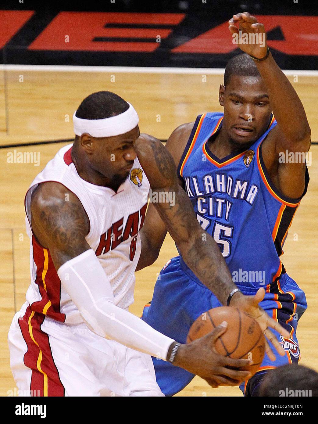 Miami Heat small forward LeBron James (6) drives against Oklahoma City ...