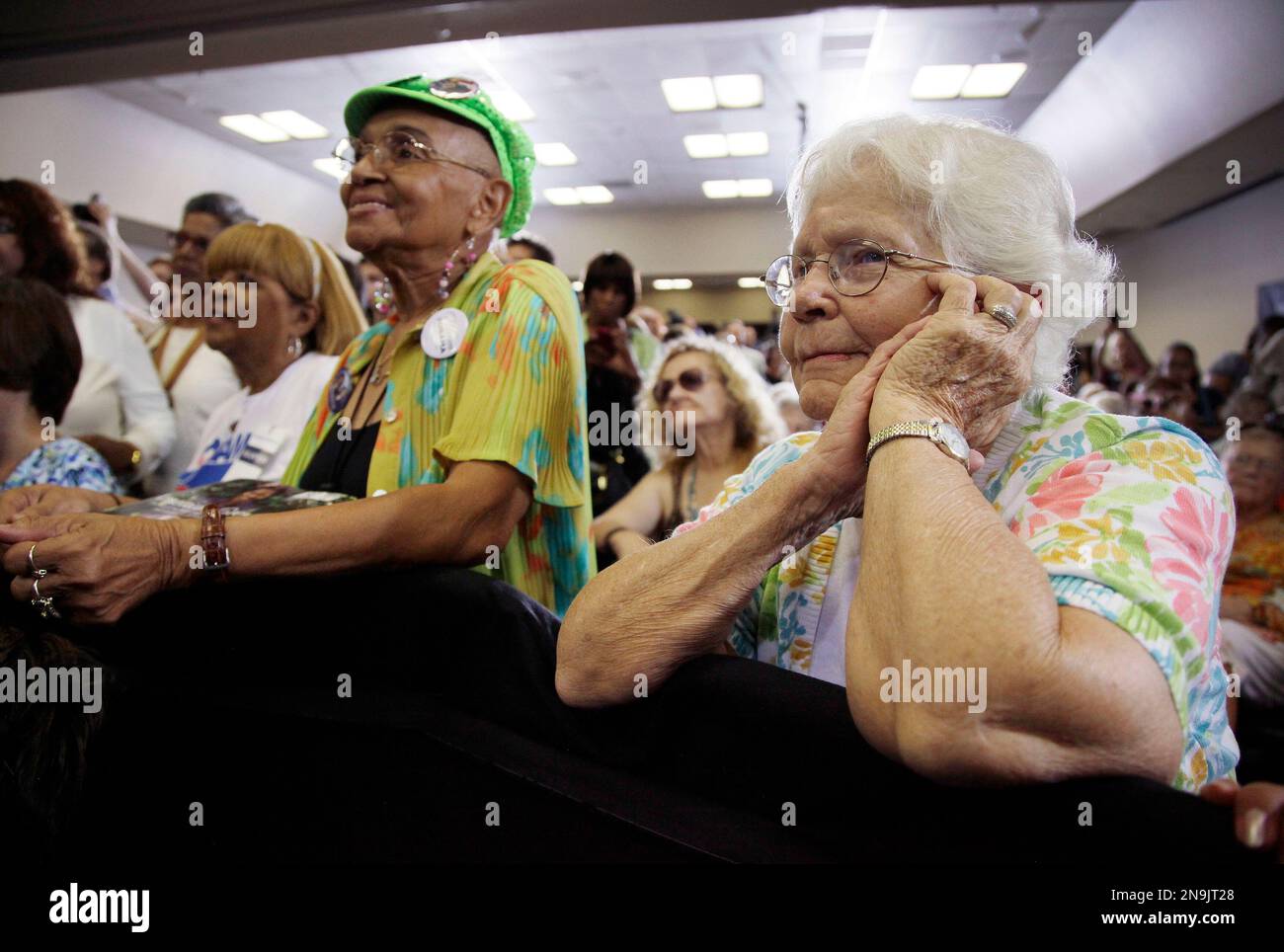 Campaign volunteers for President Barack Obama listen to a speech by ...