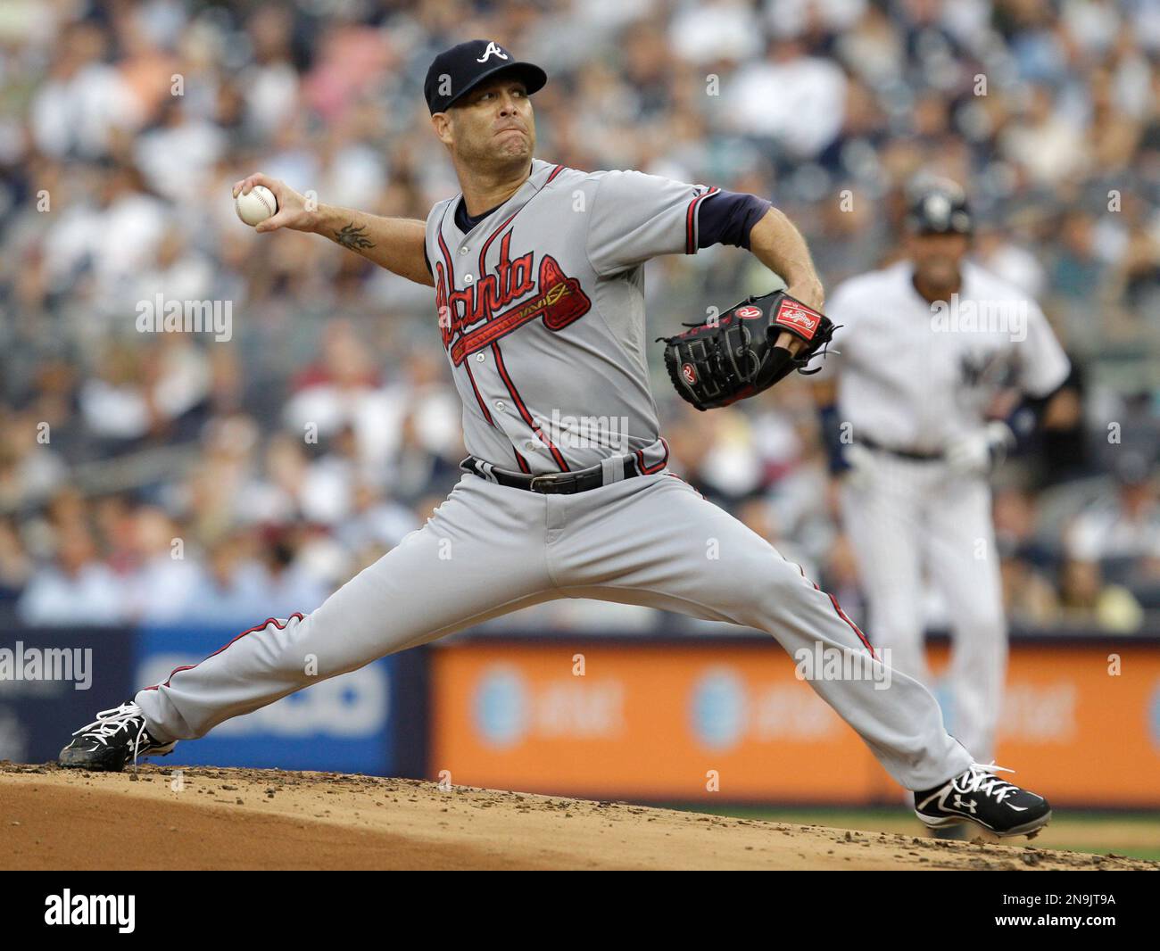 Atlanta Braves pitcher Tim Hudson works in the first inning of the ...