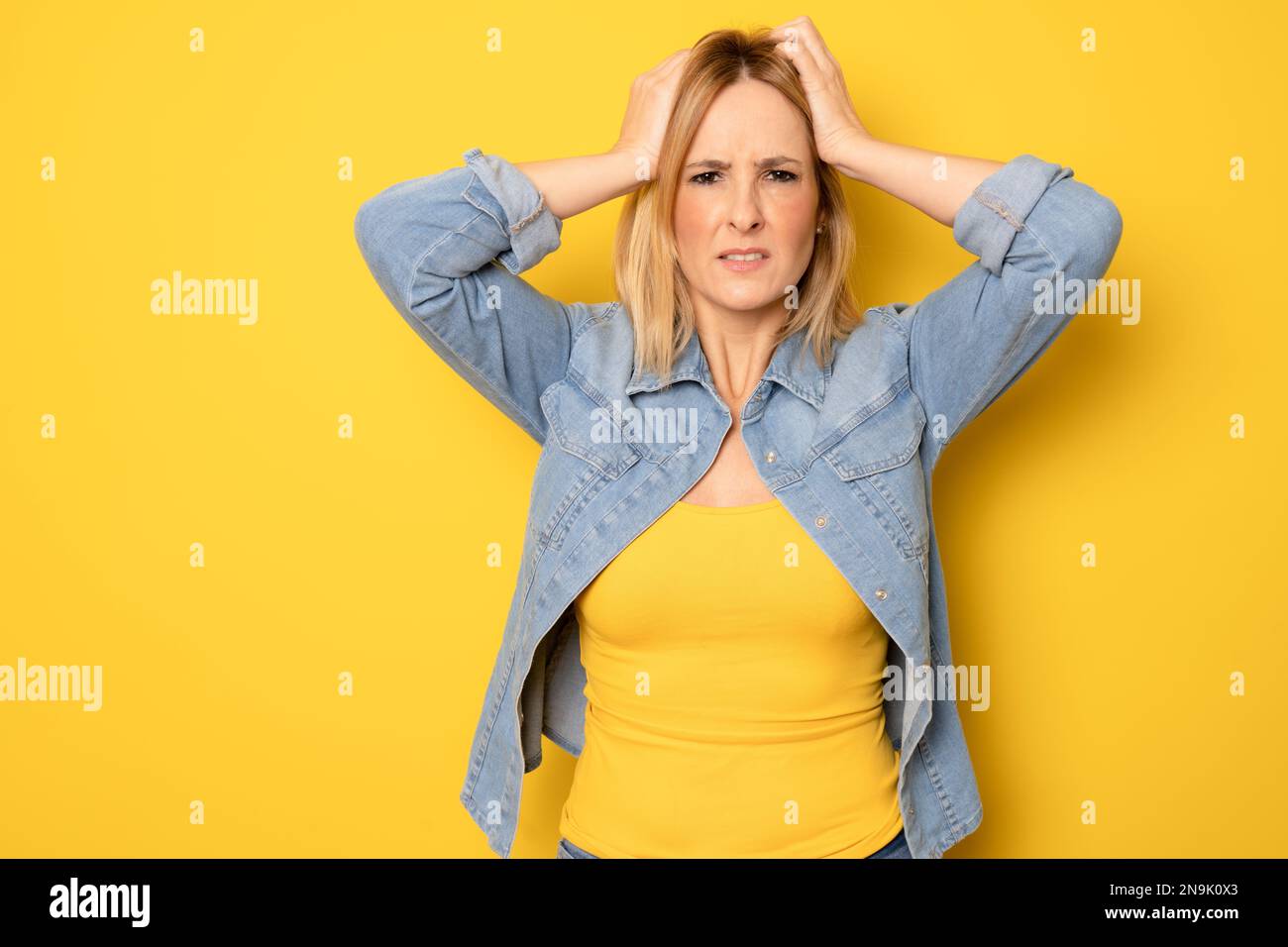 Woman head against wall scared hi-res stock photography and images - Alamy