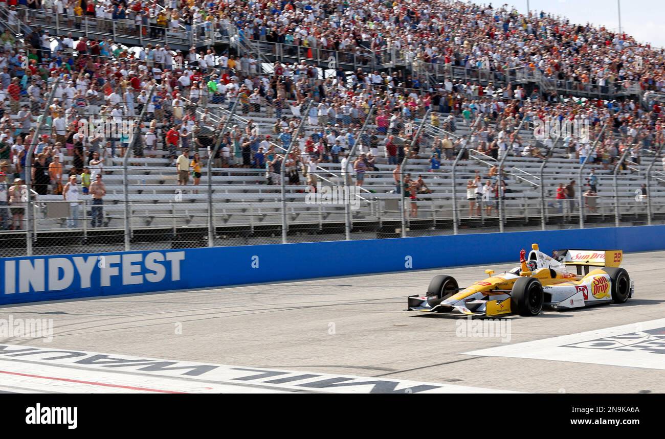 Ryan Hunter-Reay puts up his fist as he nears the finish line to win ...