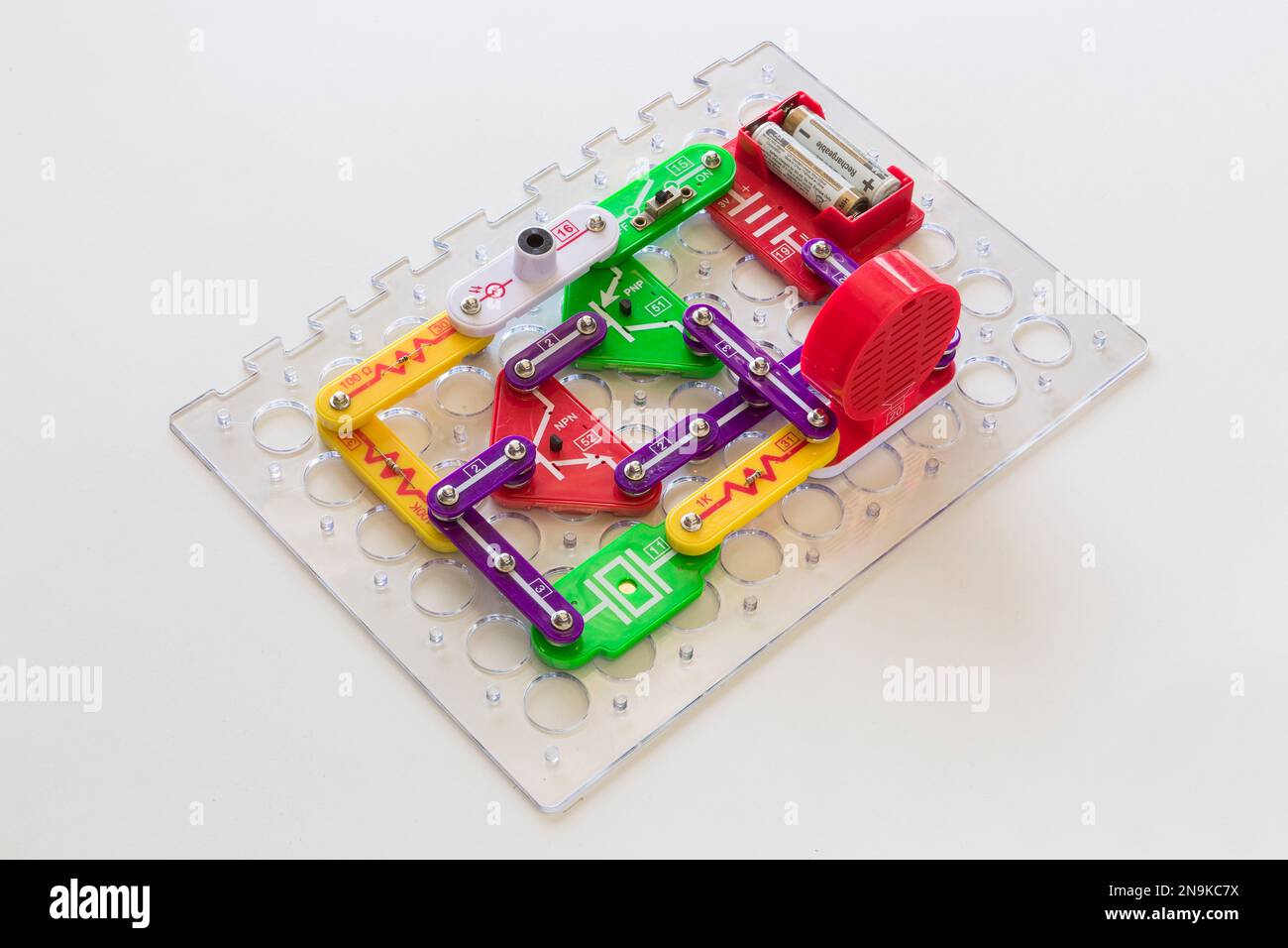 Electrical circuits hi-res stock photography and images - Alamy
