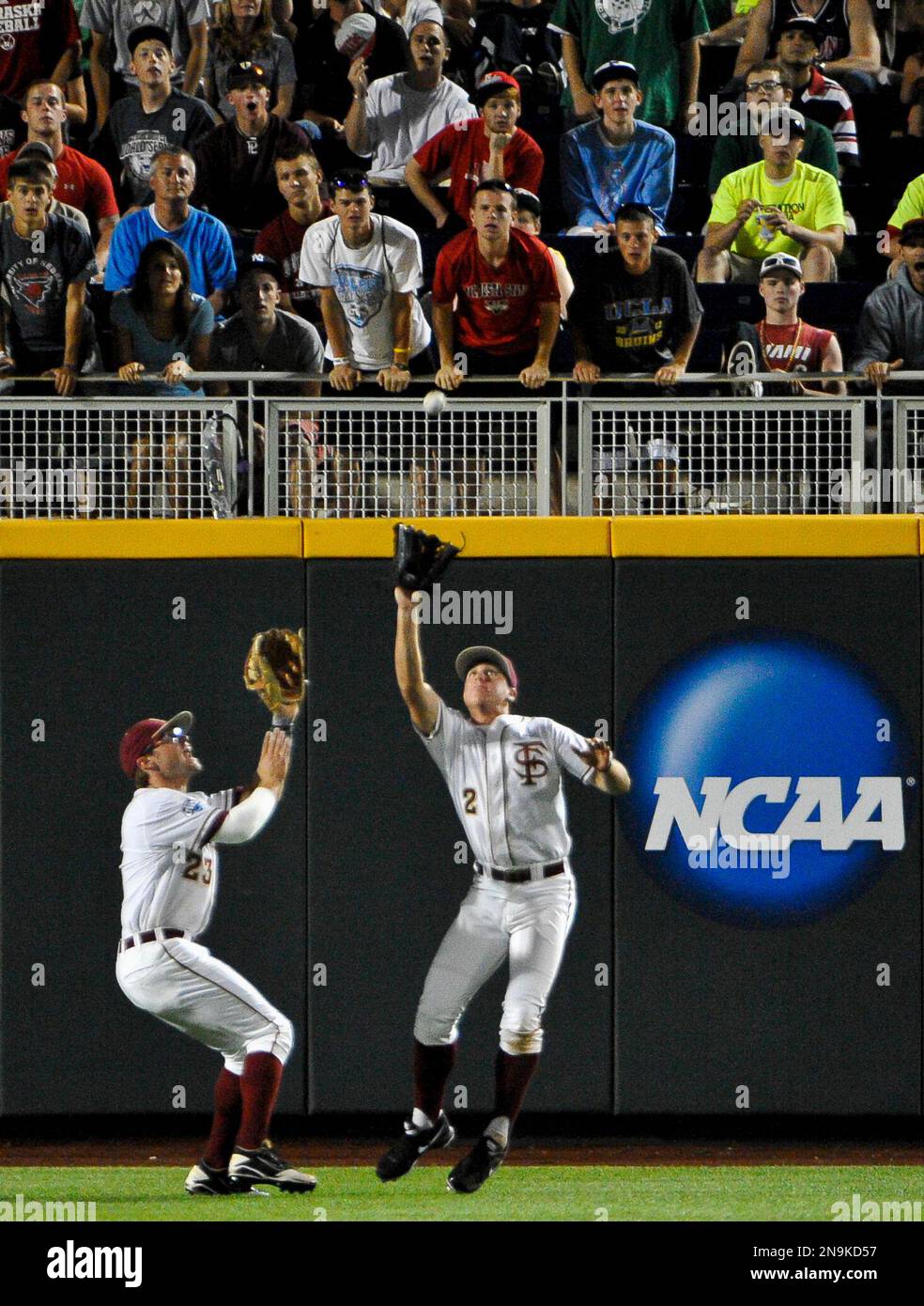 Florida State's James Ramsey, left, closes in on Josh Delph (2), who ...
