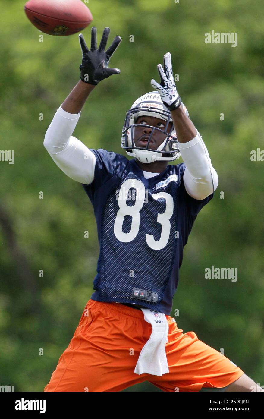 Chicago Bears wide receiver Chris Summers catches a ball during an NFL ...