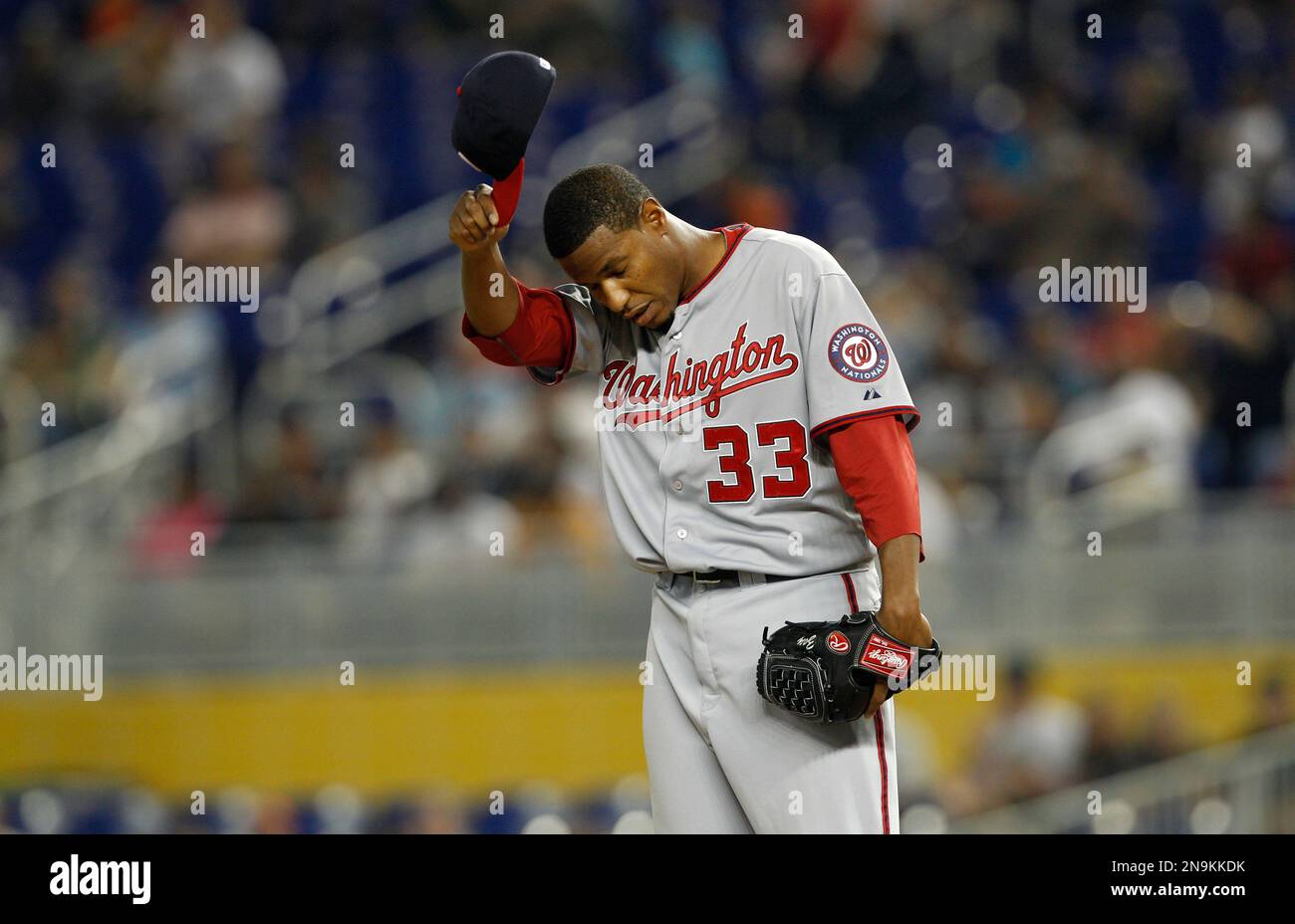 Washington Nationals starting pitcher Edwin Jackson (33) adjusts his ...