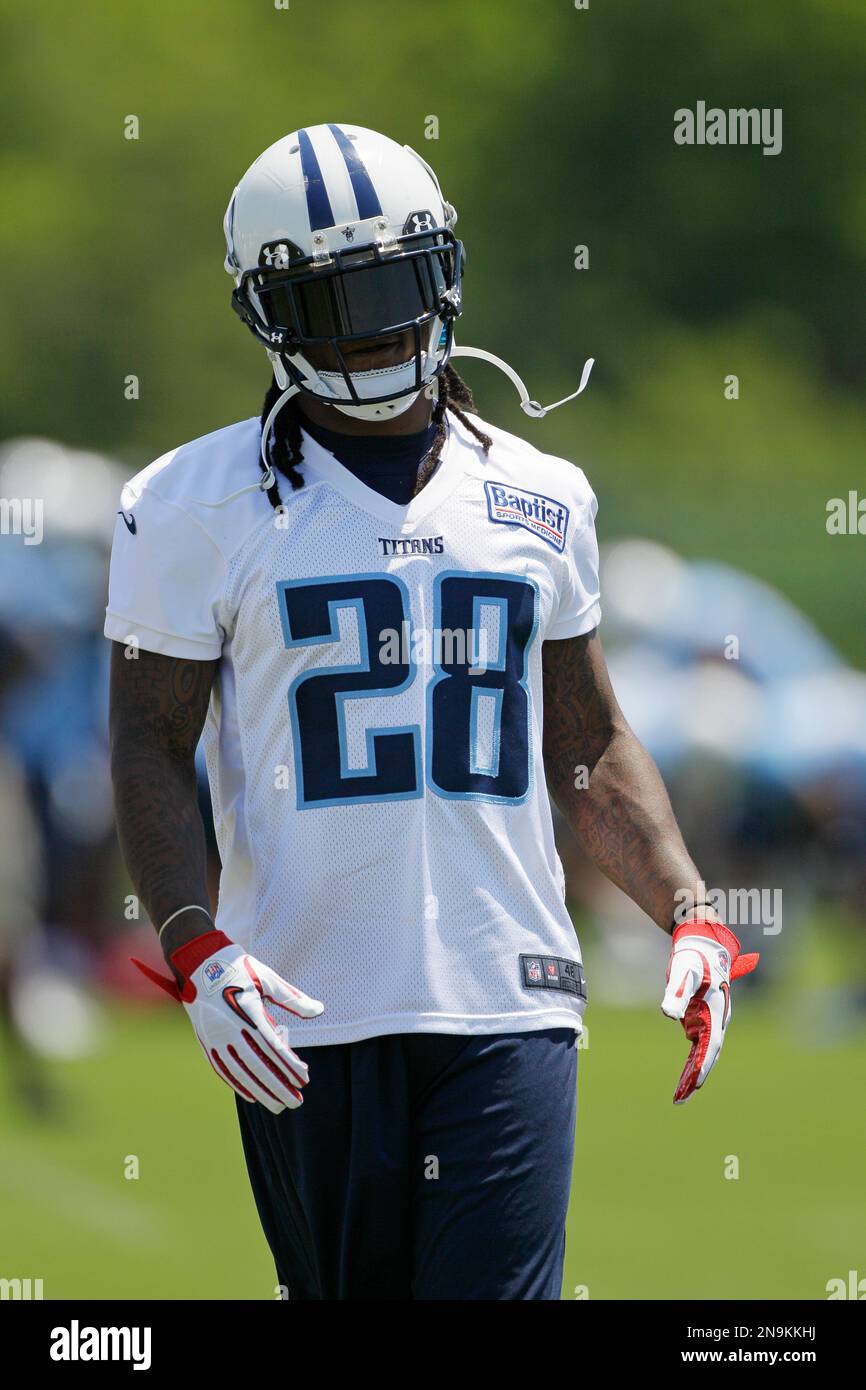 Tennessee Titans running back Chris Johnson waits his turn to run a ...