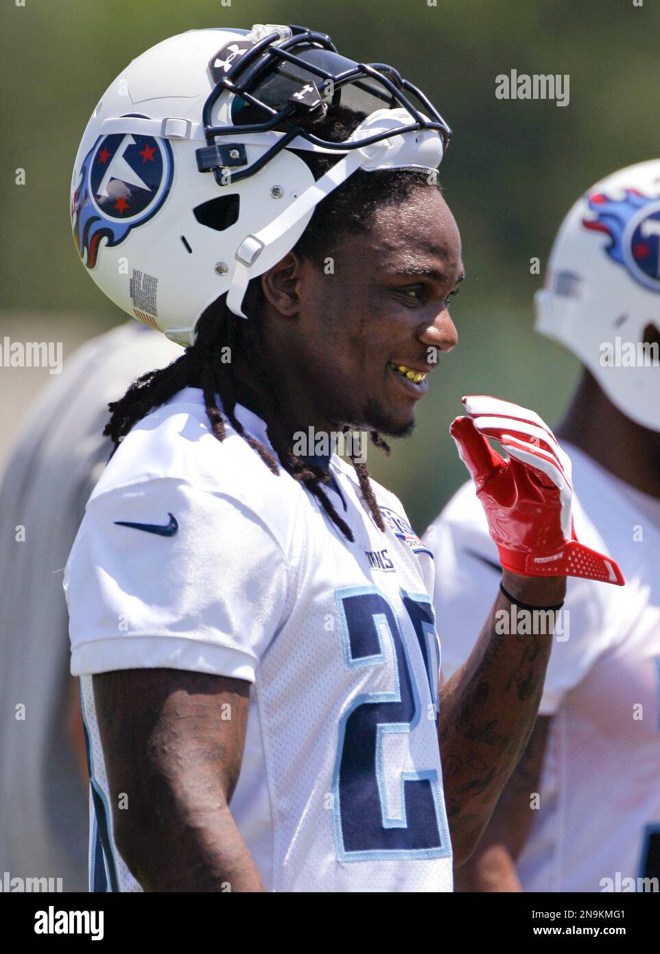 Tennessee Titans running back Chris Johnson waits his turn to run a ...