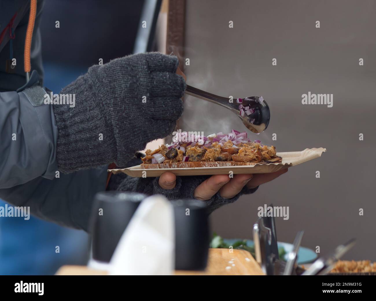 Hands holding meat hi-res stock photography and images - Alamy