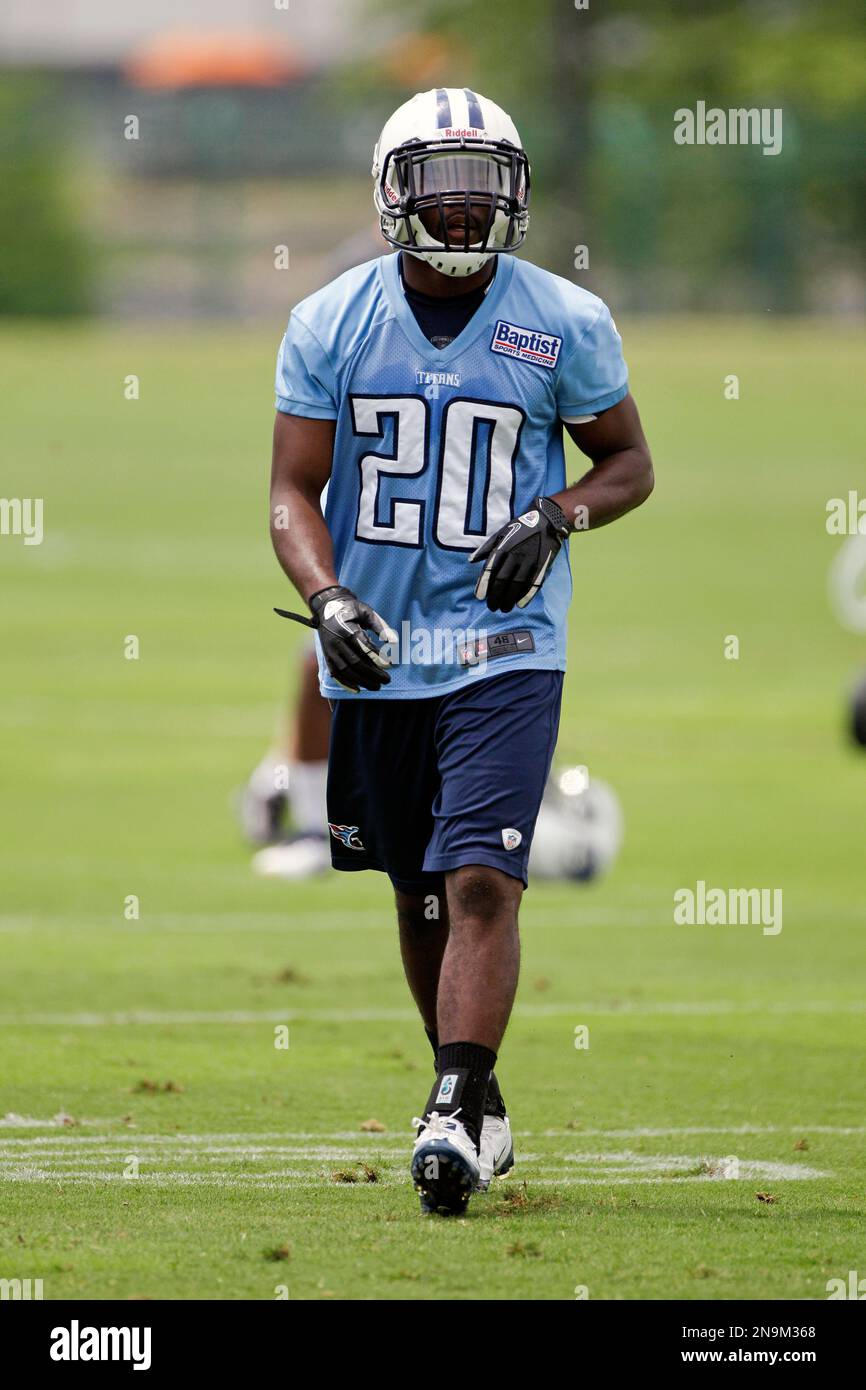 Tennessee Titans defensive back Alterraun Verner (20) waits his turn to ...