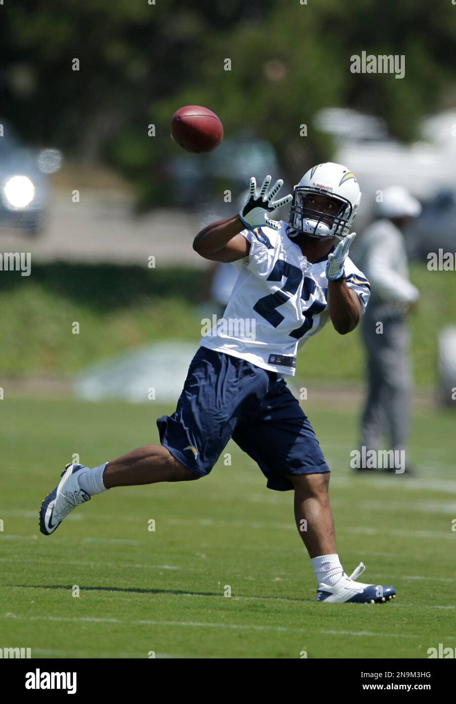 San Diego Chargers running back Edwin Baker makes a catch during NFL ...