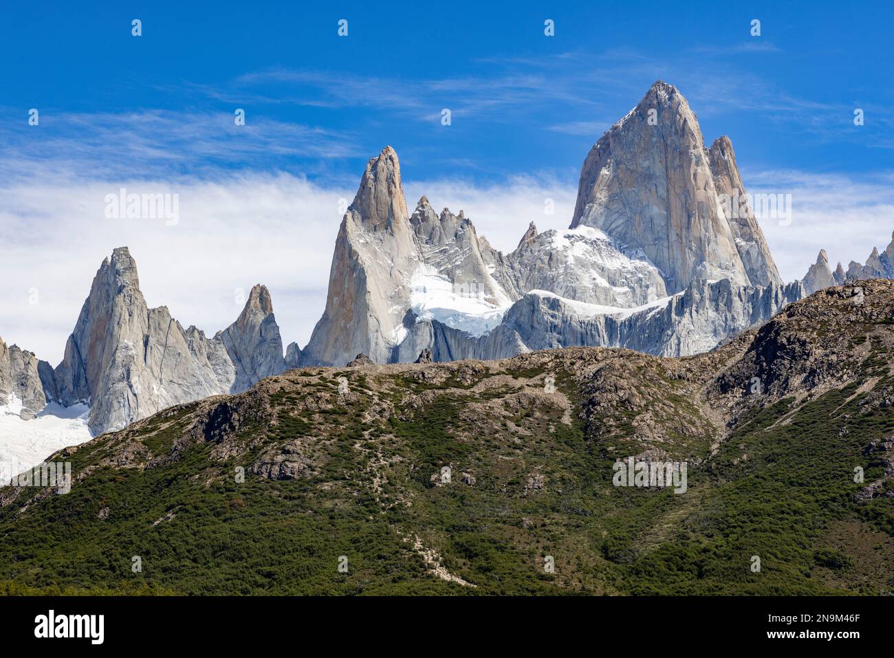 Picturesque mountain scenery while hiking to Laguna de los Tres and ...