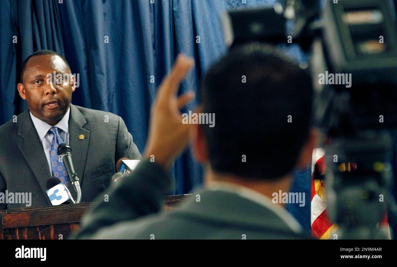 Mississippi Department of Corrections Commissioner Chris Epps briefs ...