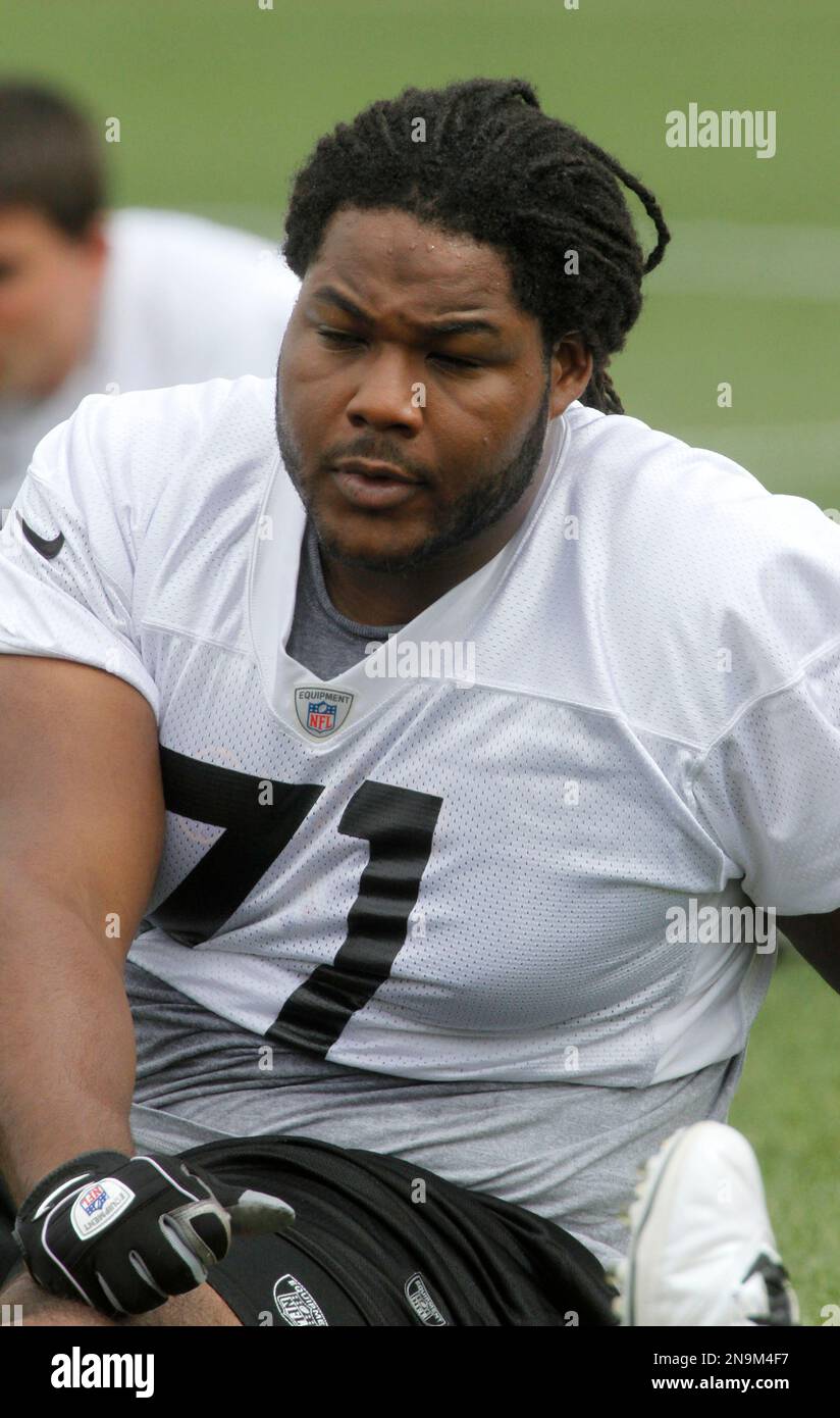 Pittsburgh Steelers offensive lineman Chris Scott participates in the ...