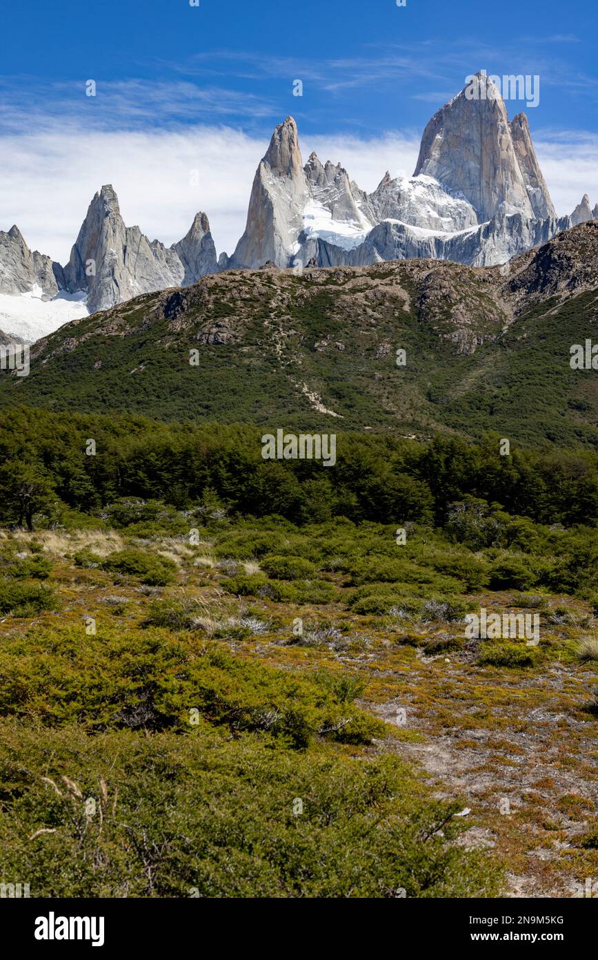 Picturesque mountain scenery while hiking to Laguna de los Tres and ...
