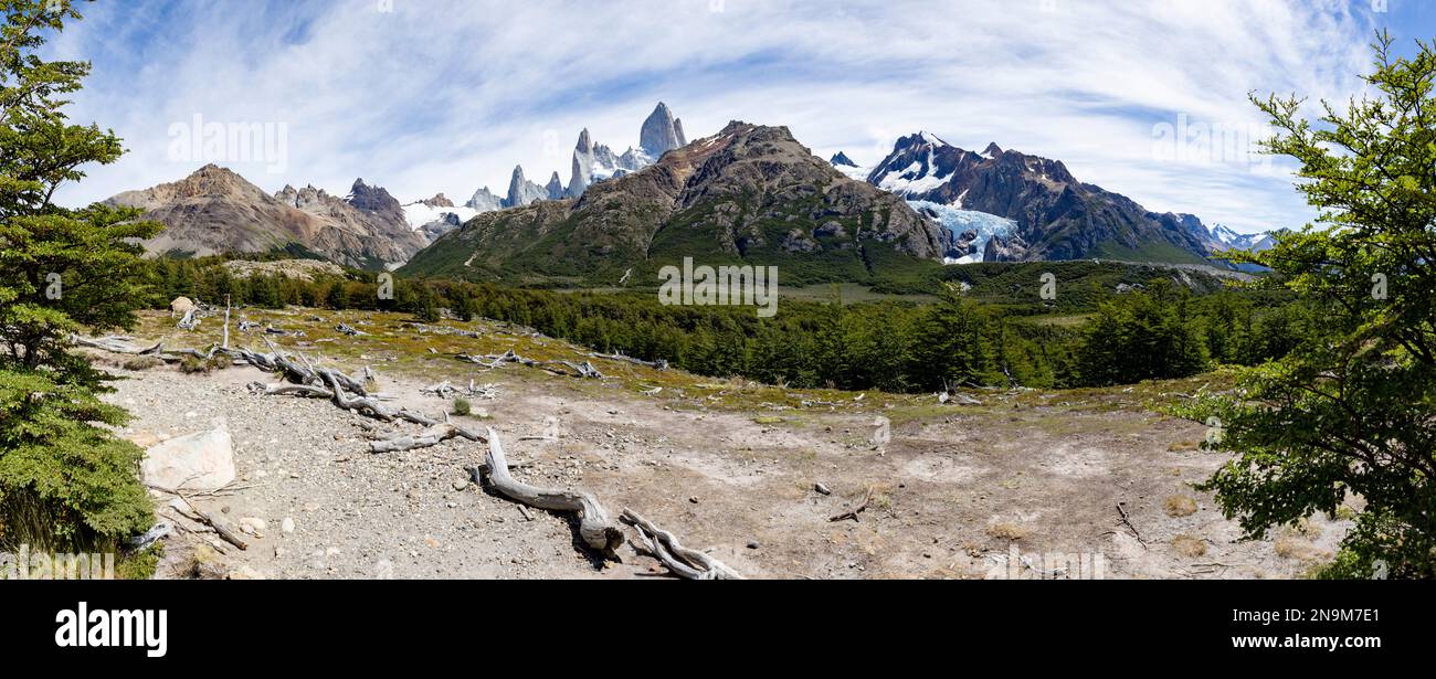 Picturesque mountain scenery while hiking to Laguna de los Tres and ...