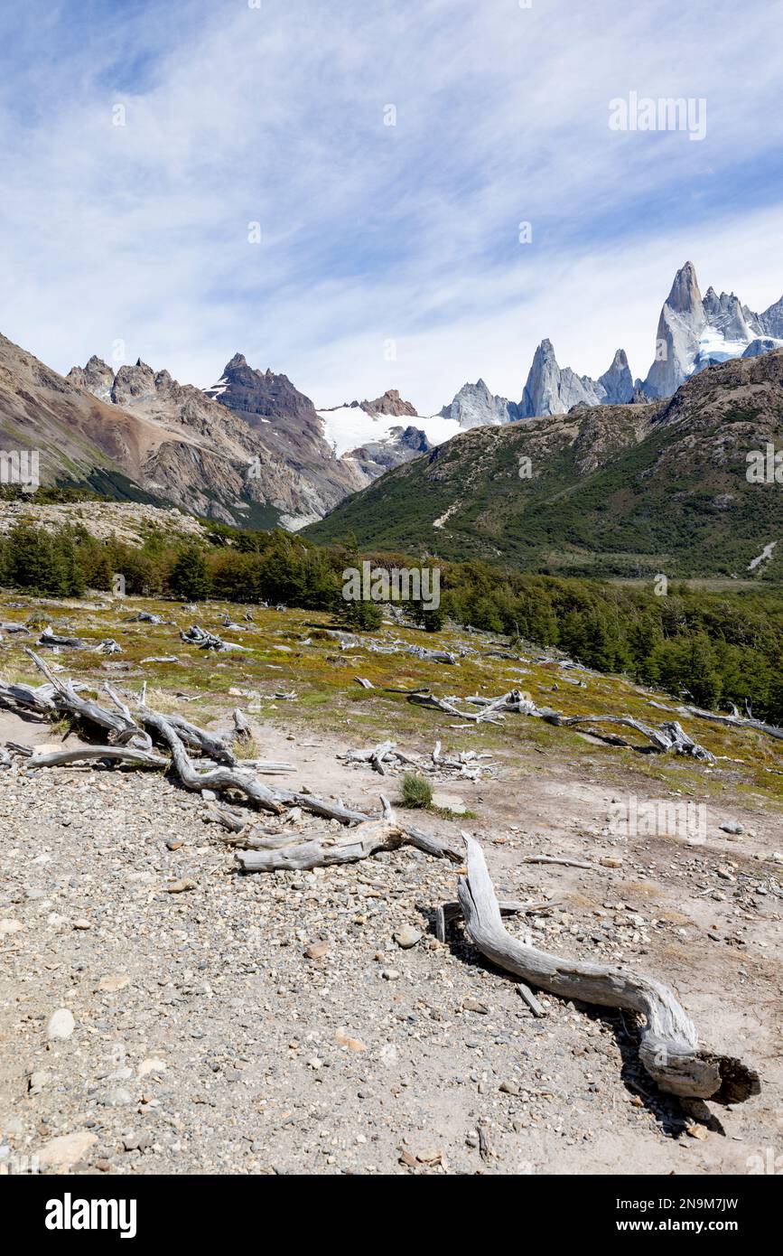 Picturesque mountain scenery while hiking to Laguna de los Tres and ...