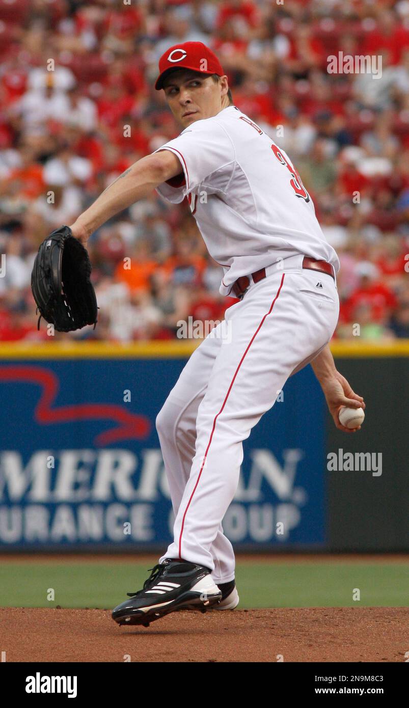 Cincinnati Reds starting pitcher Homer Bailey throws against the ...