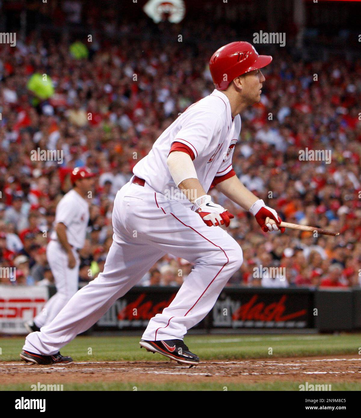 Cincinnati Reds third baseman Todd Frazier breaks a bat while hitting ...