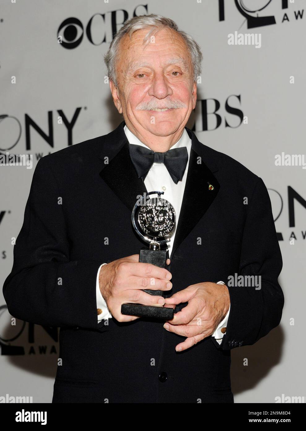 Emanuel "Manny" Azenberg poses with his Lifetime Achievement in the ...