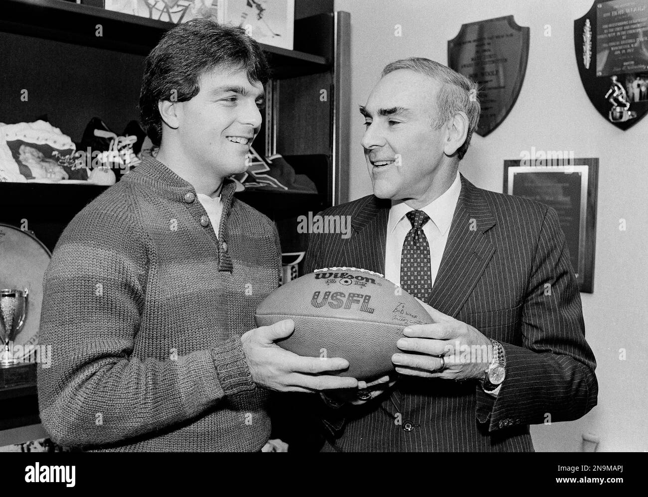 Heisman Trophy-winning quarterback Doug Flutie of Boston College, left ...