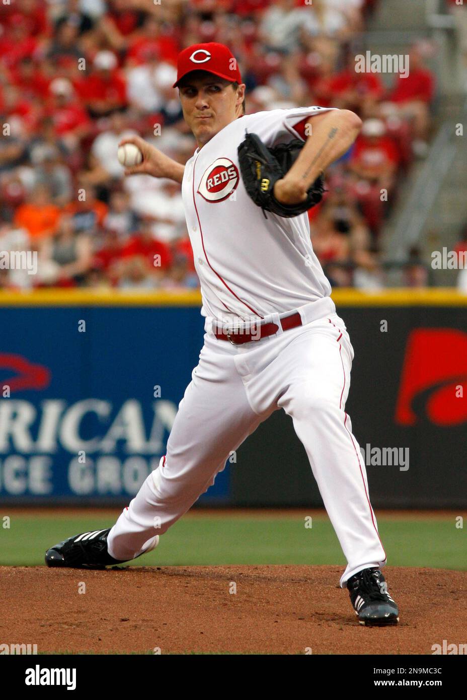 Cincinnati Reds starting pitcher Homer Bailey throws against the ...