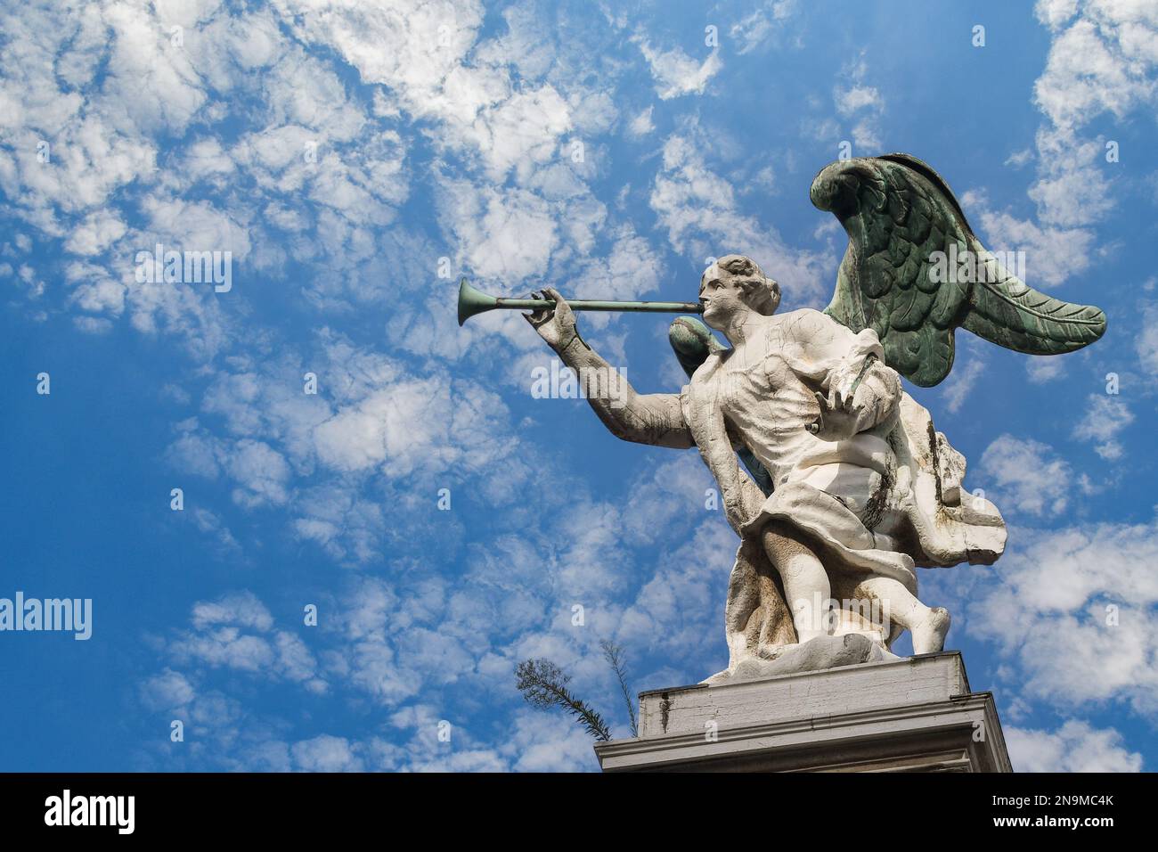 Trumpet angel hi-res stock photography and images - Alamy
