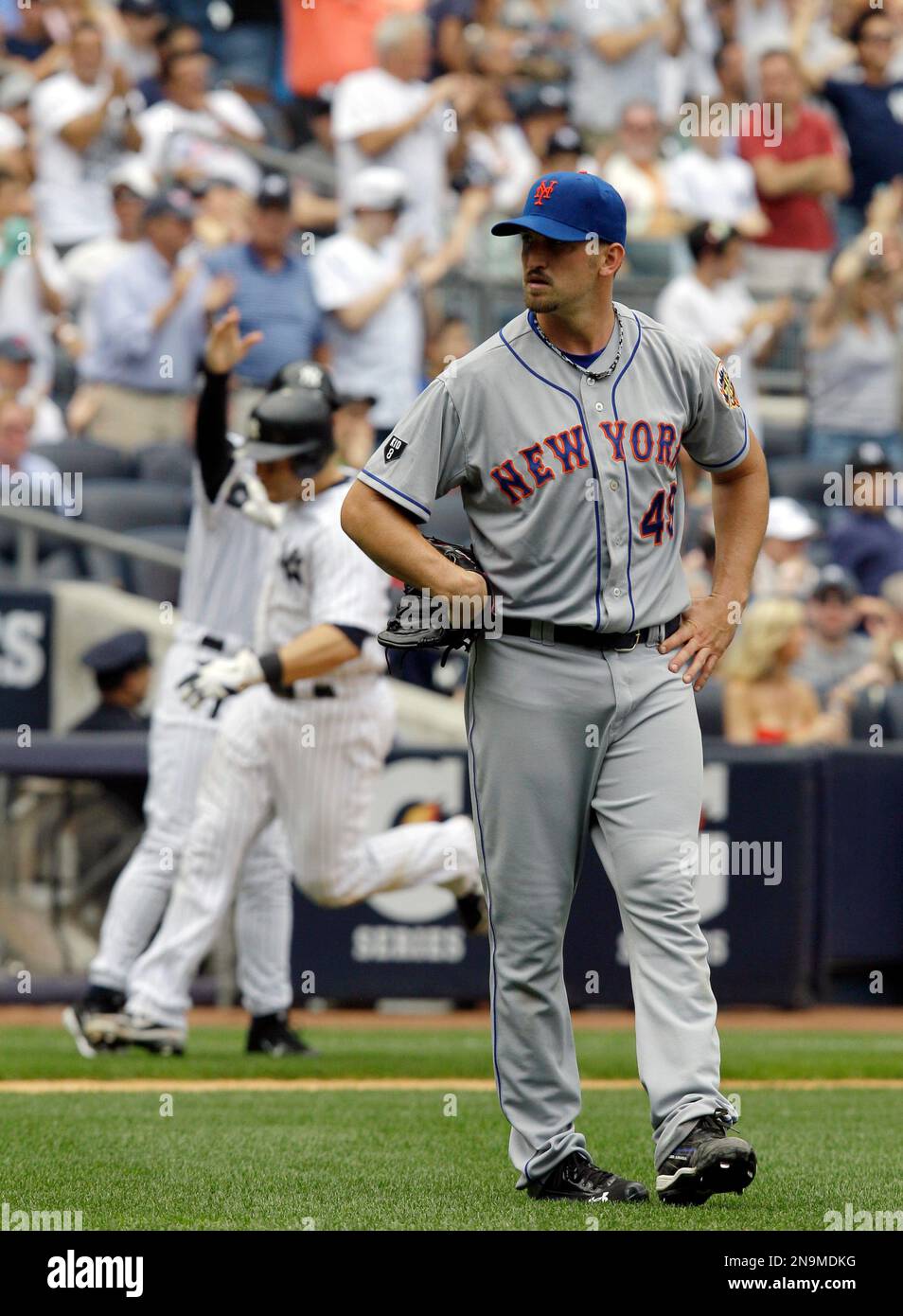 New York Mets starting pitcher Jonathon Niese (49) reacts as New York ...