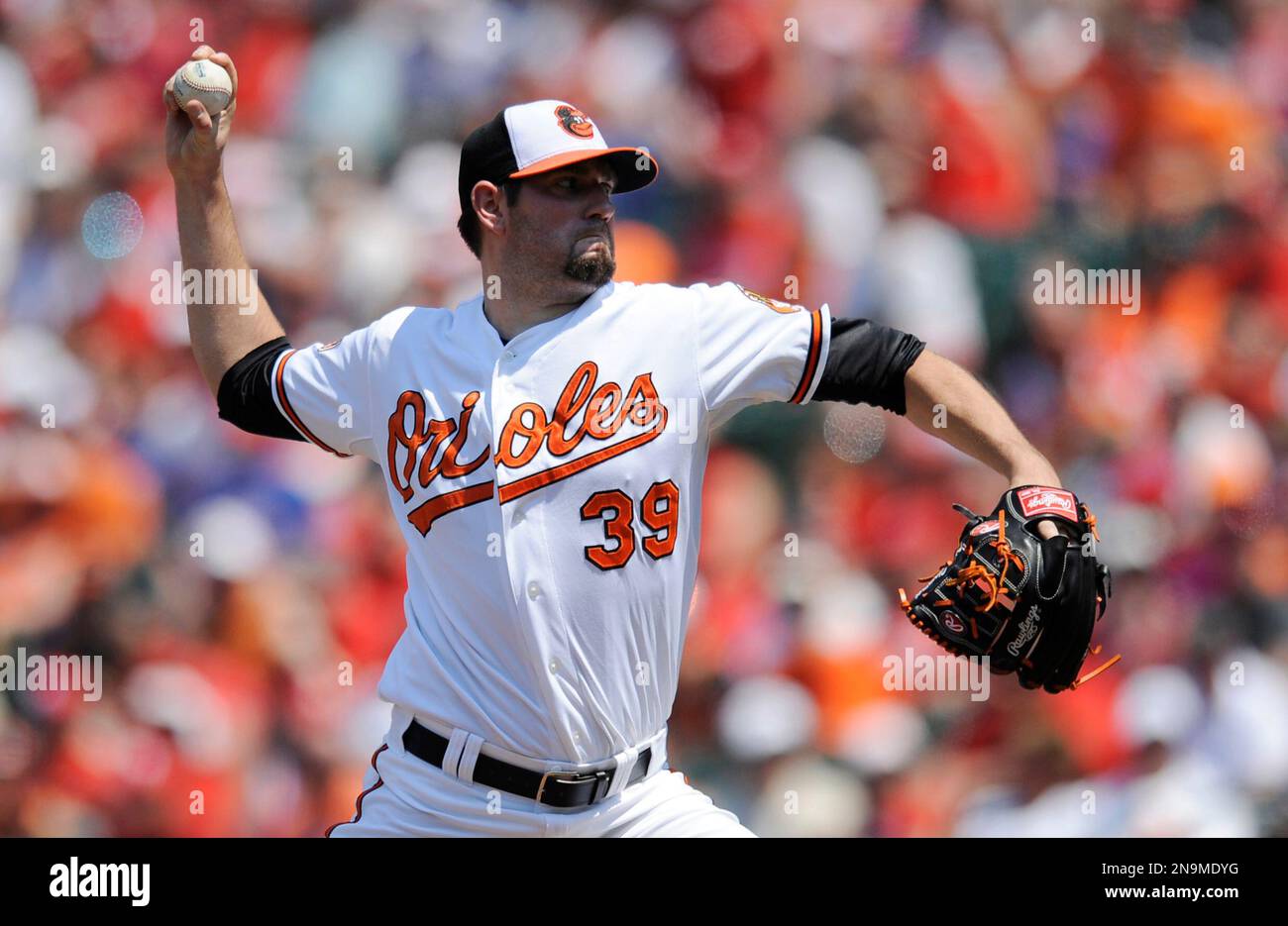 Baltimore Orioles starting pitcher Jason Hammel throws to a ...