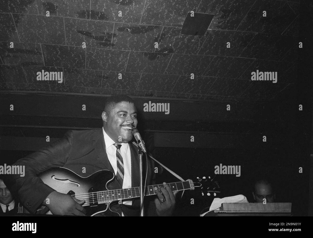 New York Giants tackle Roosevelt Grier, who has made several popular ...