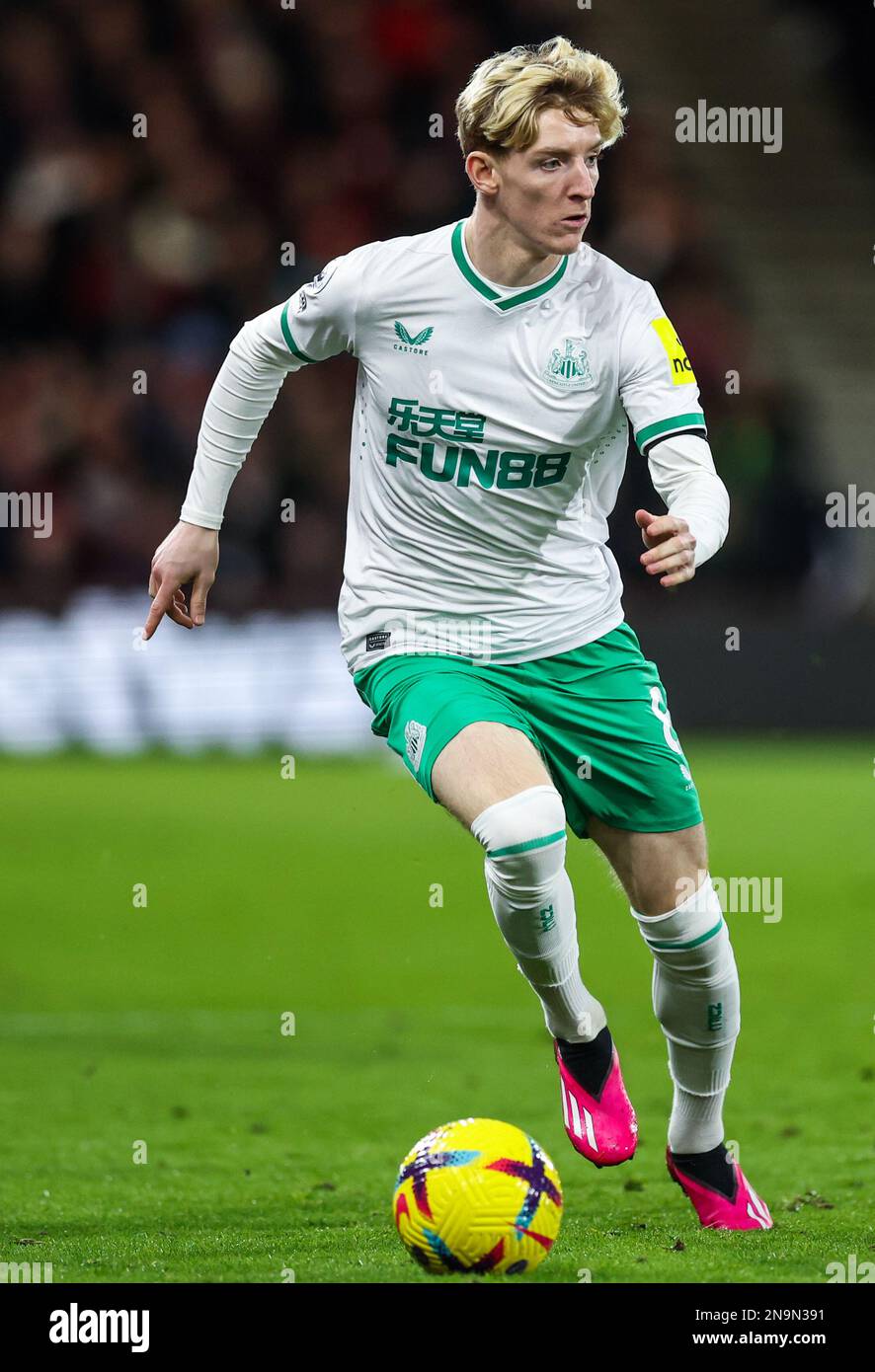 Newcastle United's Anthony Gordon in action during the Premier League ...