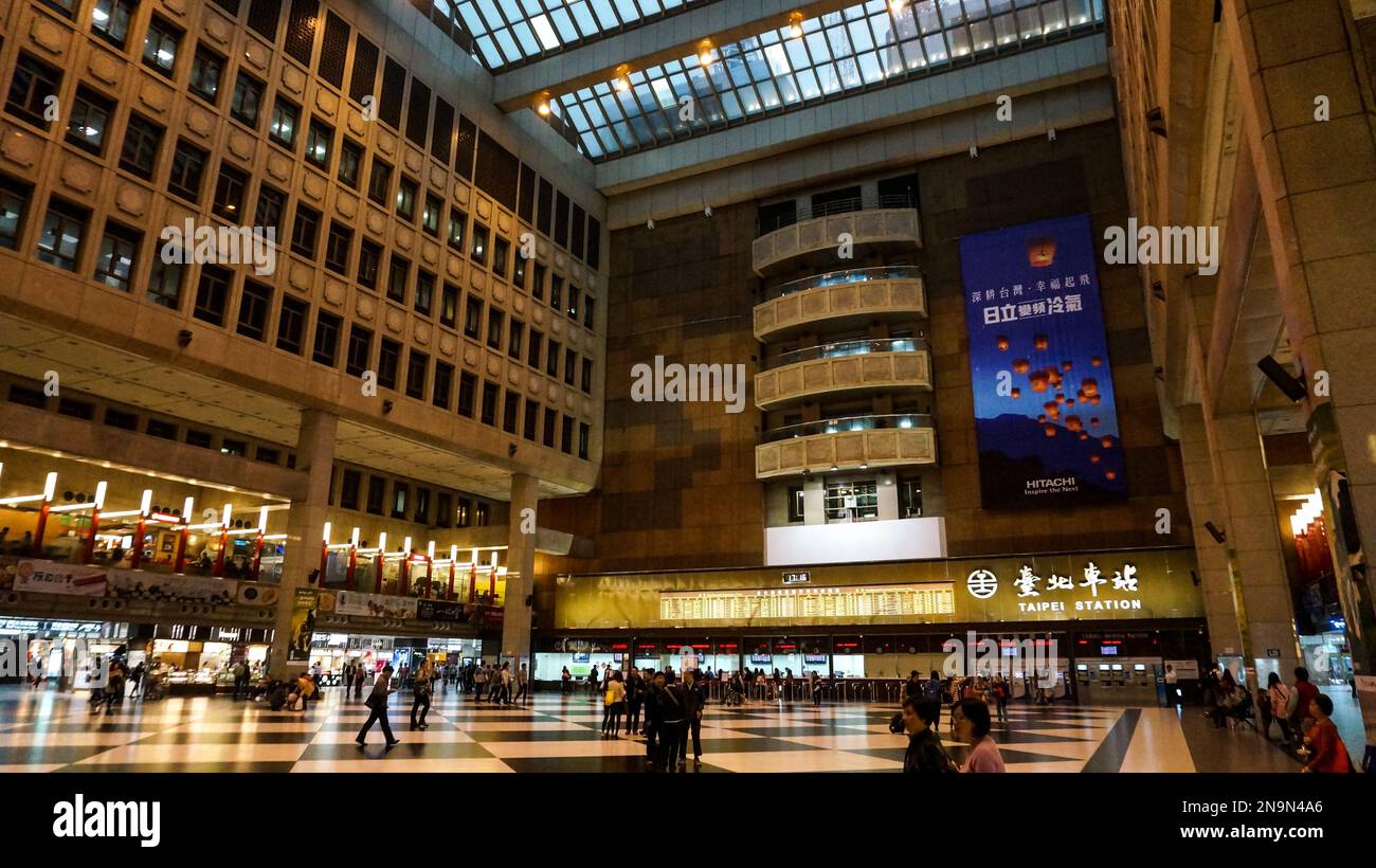 The interior of the Taipei Railway Station in Taiwan Stock Photo - Alamy